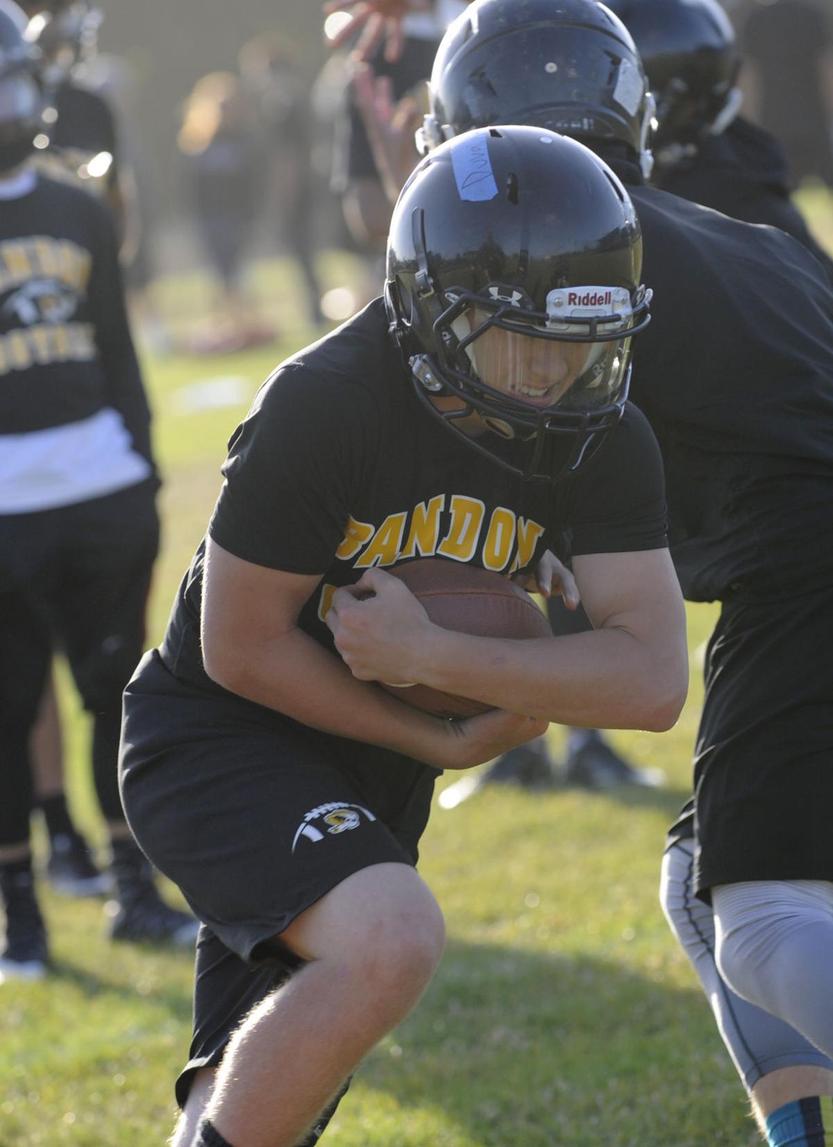 2016 Football Preview | Photo Collections | theworldlink.com