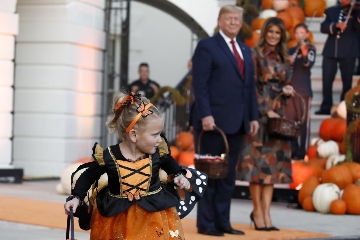 20 photos of the Trumps handing out Halloween candy at the White House ...