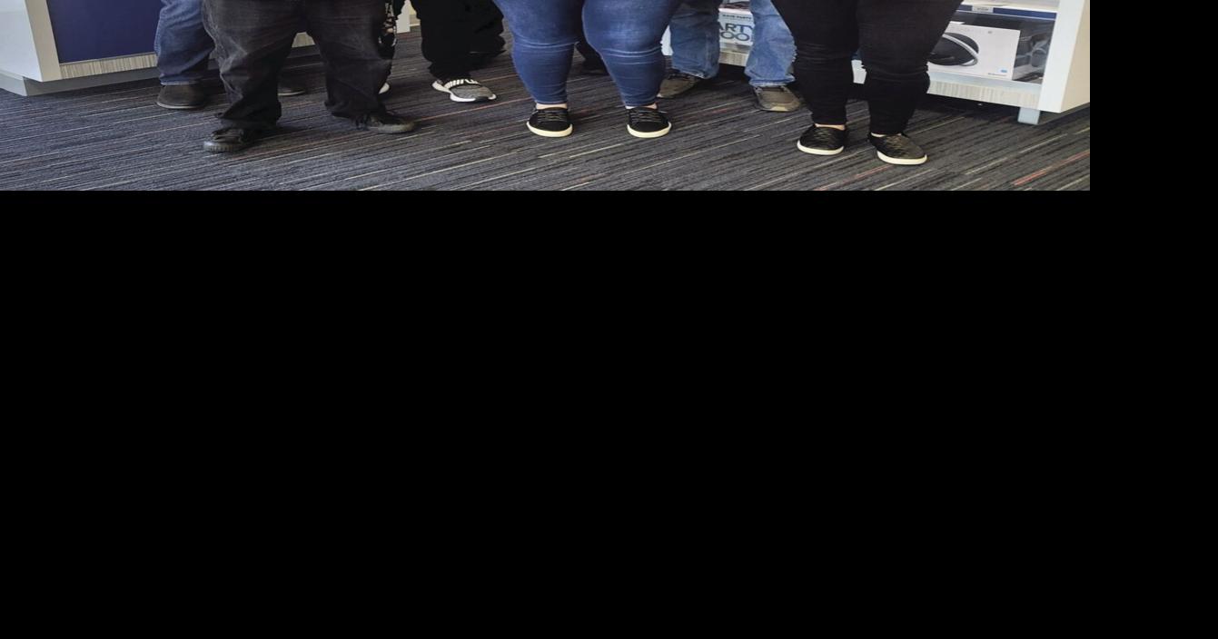 UScellular is thrilled to celebrate the grand opening of its new ...