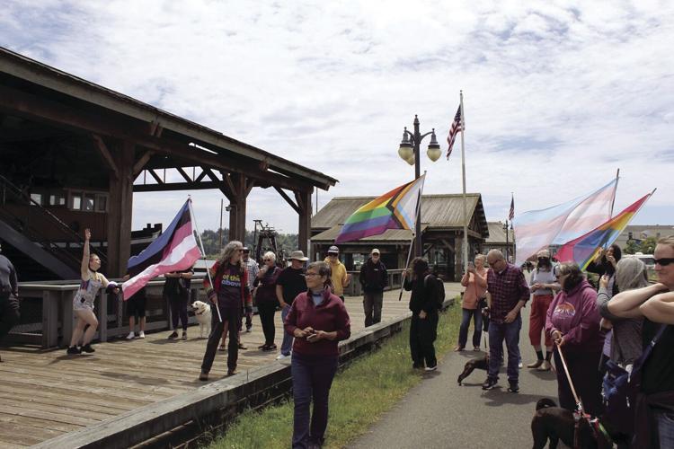 Coos Bay extends moratorium on flag policy | Local News | theworldlink.com