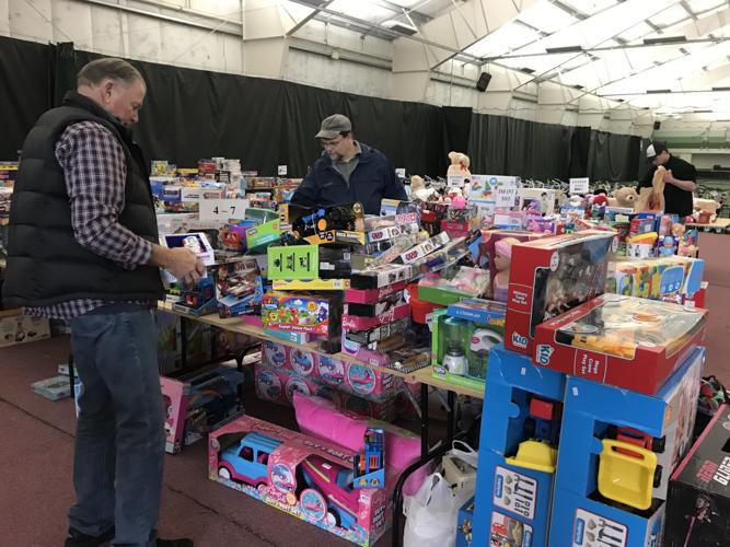 Bus Jam surpasses goals for food and toy donations this holiday season ...