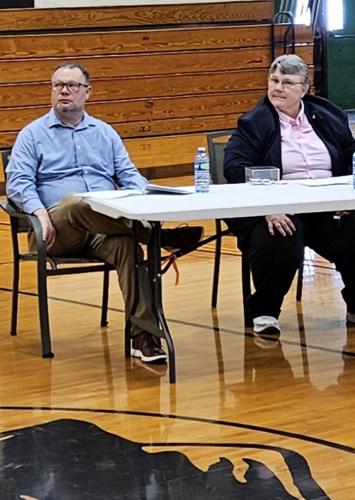 Wyden Visits South Coast counties | Local News | theworldlink.com