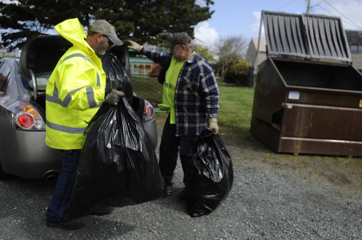Volunteers gather trash, donations for annual City Clean Up Day | Local ...