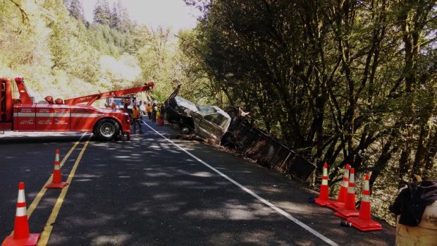 Highway 38 crash kills Gold Beach man, prompts HazMat response | Local ...