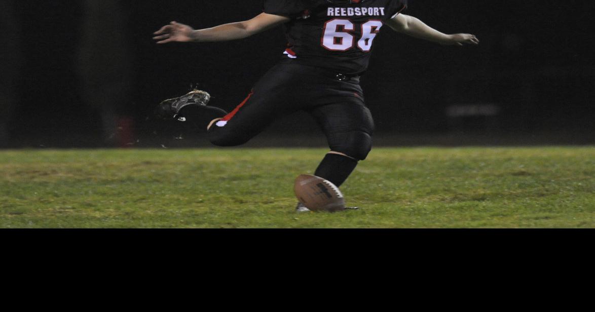 Reedsport vs. Toledo football | Photo Collections | theworldlink.com