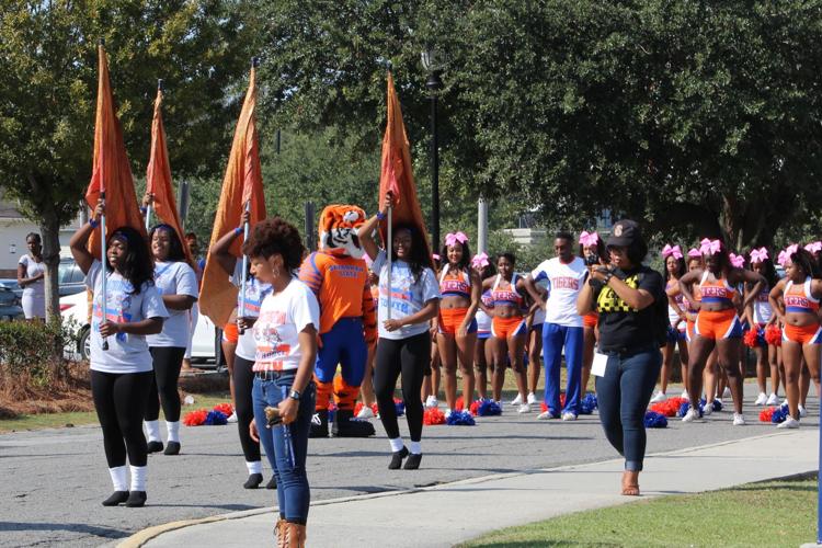 On-campus Homecoming parade pleases spectators | News | tigersroar.com