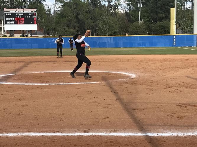 Windy Doubleheader Ends with Split | Campus | tigersroar.com