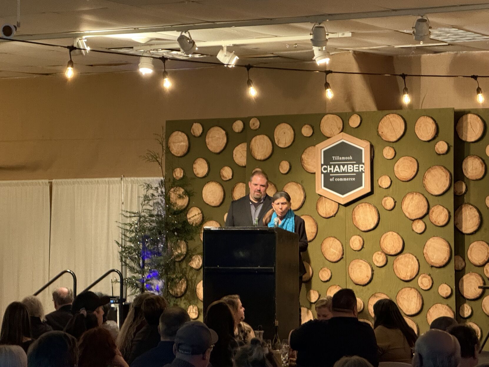 Chamber banquet draws record crowd | News | tillamookheadlightherald.com