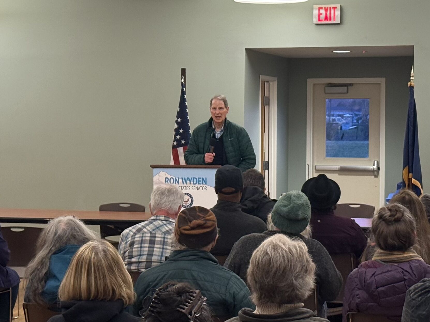 Wyden focuses on Trump in Tillamook town hall | News ...