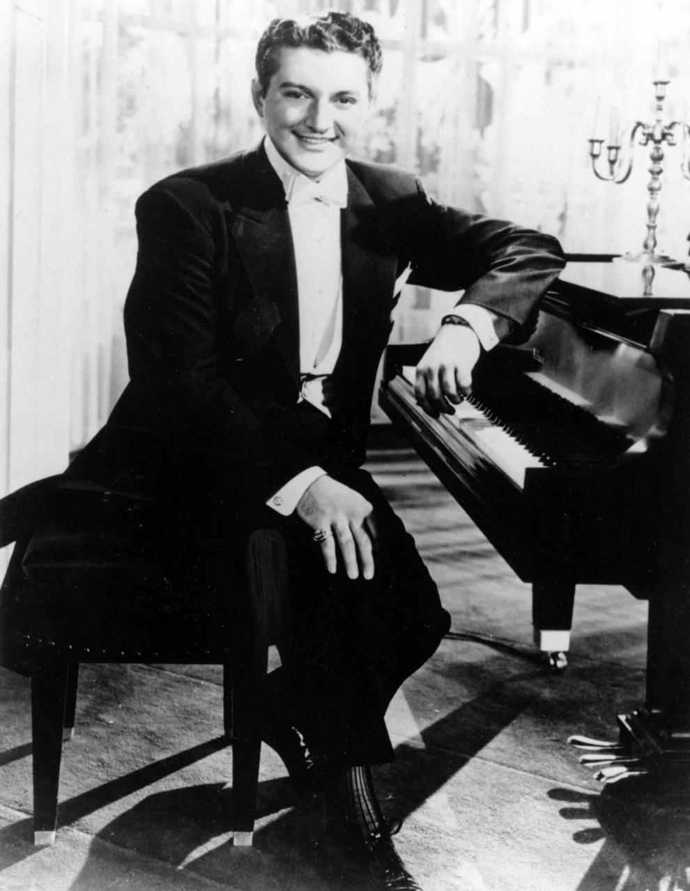 Photos: A look back at flamboyant pianist Liberace | Archives ...