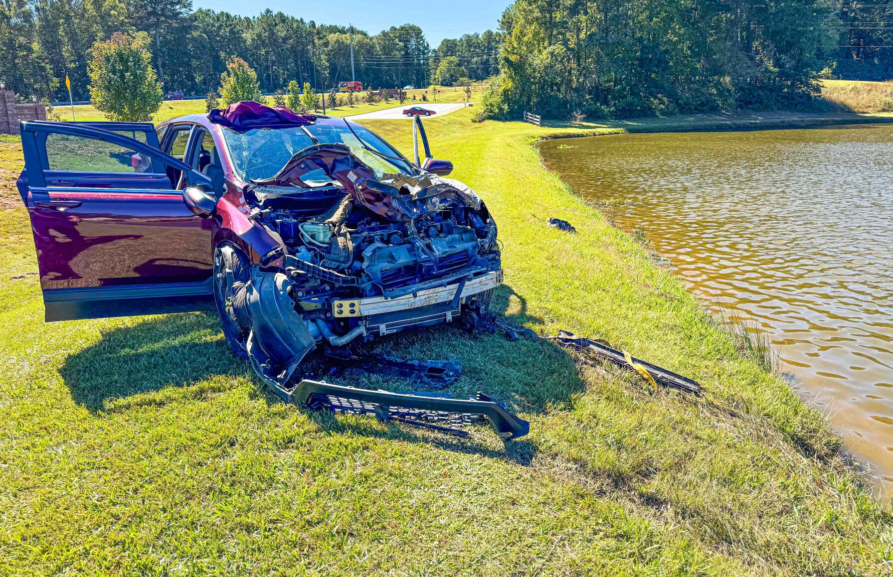 Driver in critical condition after car plunges into lake near Senoia ...