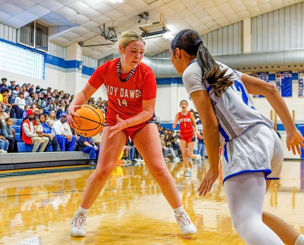strong bulldogs basketball