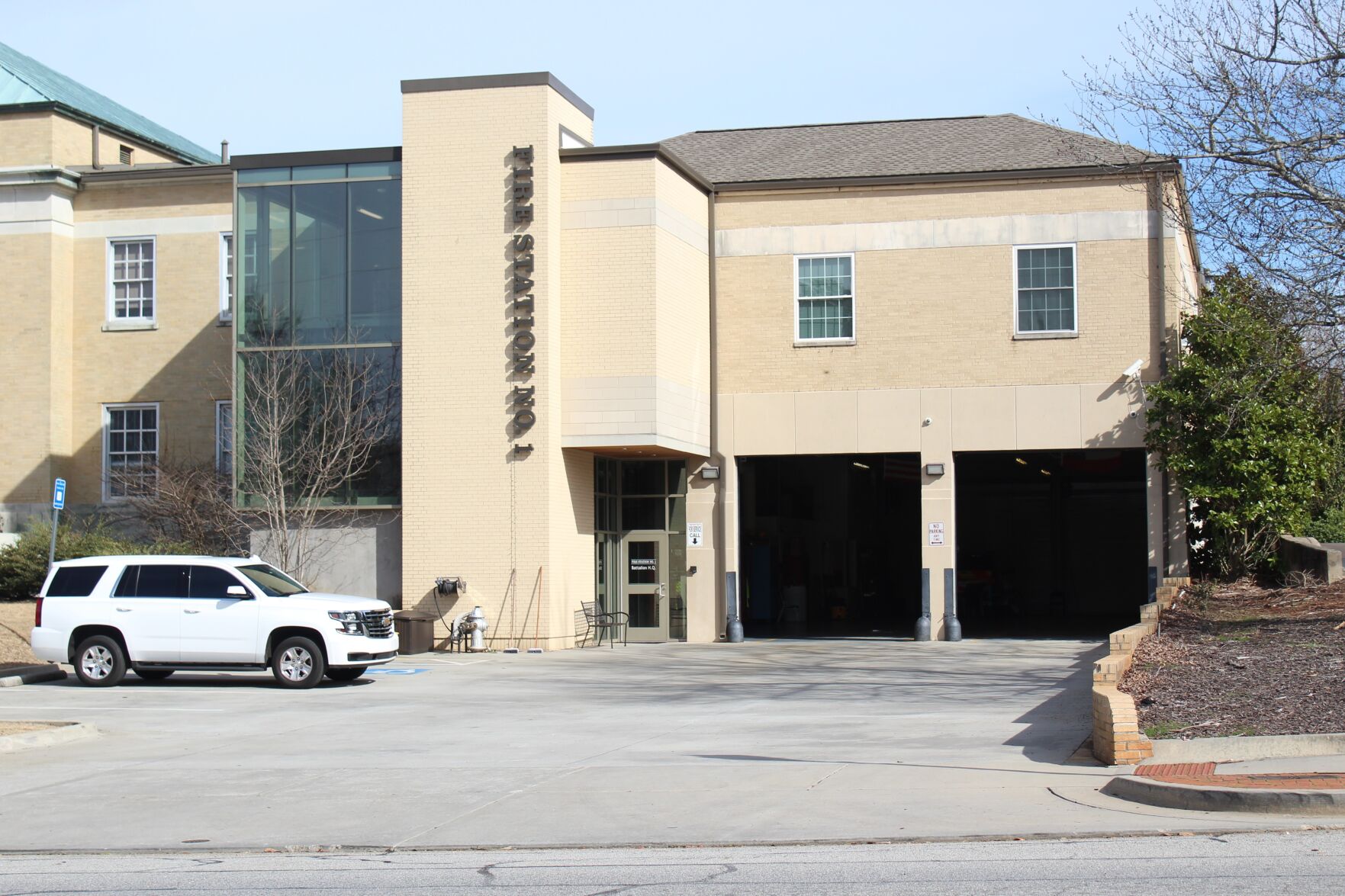 Public safety call volume tops 77,000 as police, fire emphasize ...