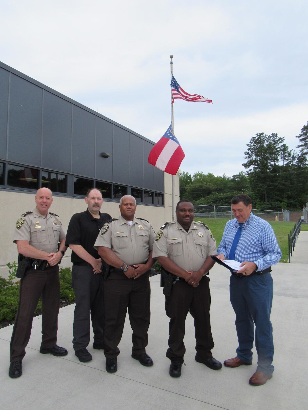 VFW Auxiliary shows appreciation for American flags | Local News ...