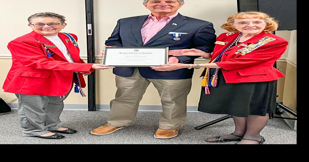 DAR presents Medal of Appreciation to mayor | Arts & Community | times ...