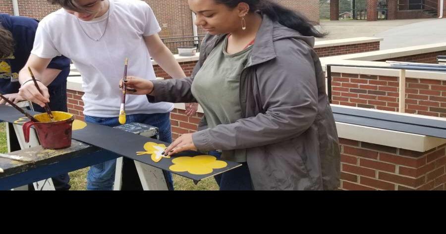 Stagecraft class teaches the behind the scenes of theater work ...