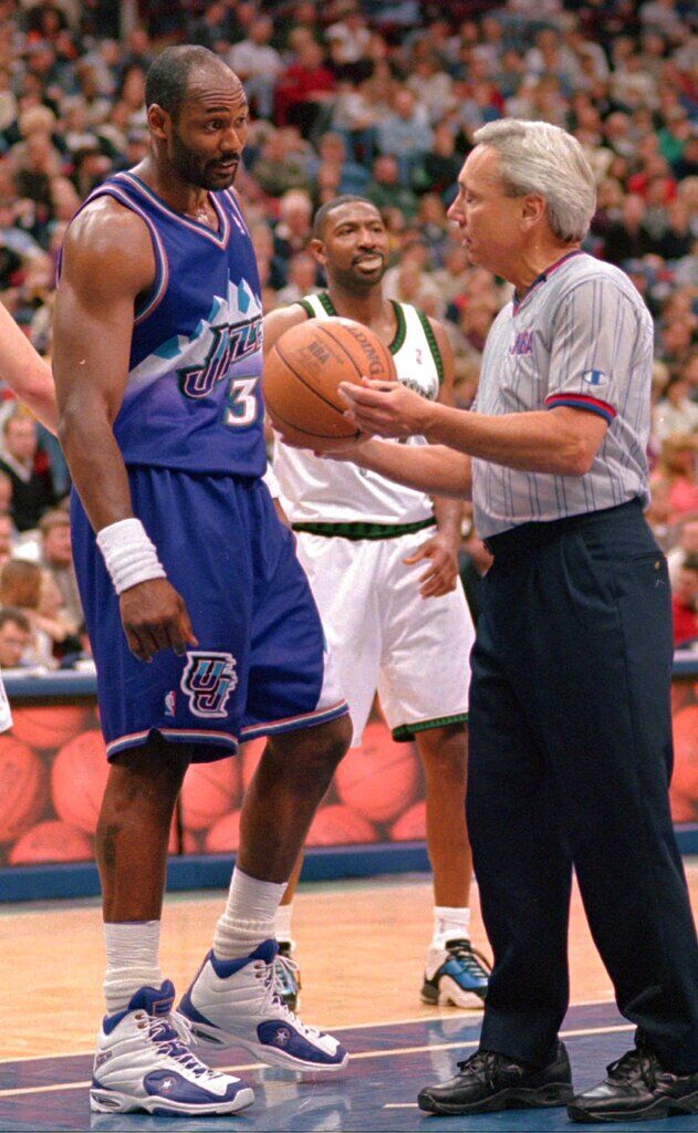 Today in Sports, Jan. 29, 2000 — Karl Malone becomes the third player ...