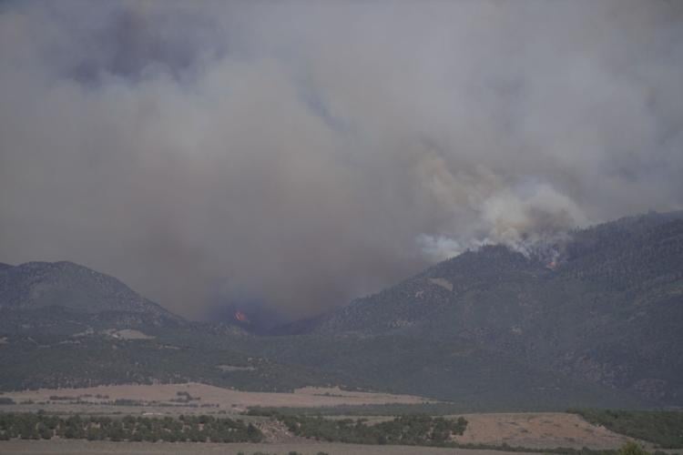 Fast-moving fire in Utah, the largest in the U.S., spreads overnight ...