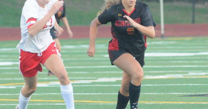 Mountain Ridge's Sydney Snyder named Offensive Player of the Year ...