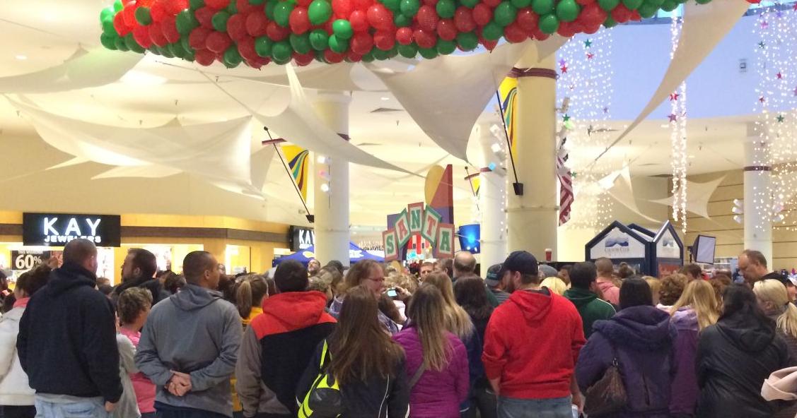Balloon drop at Country Club Mall goes off without a hitch | News ...