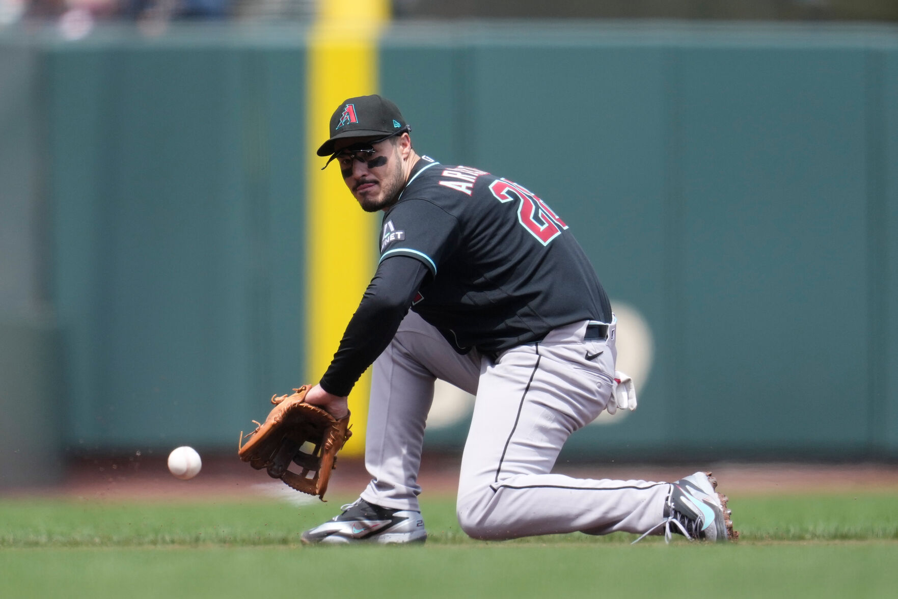 Diamondbacks' Nolan Arenado day to day after leaving win over Giants ...