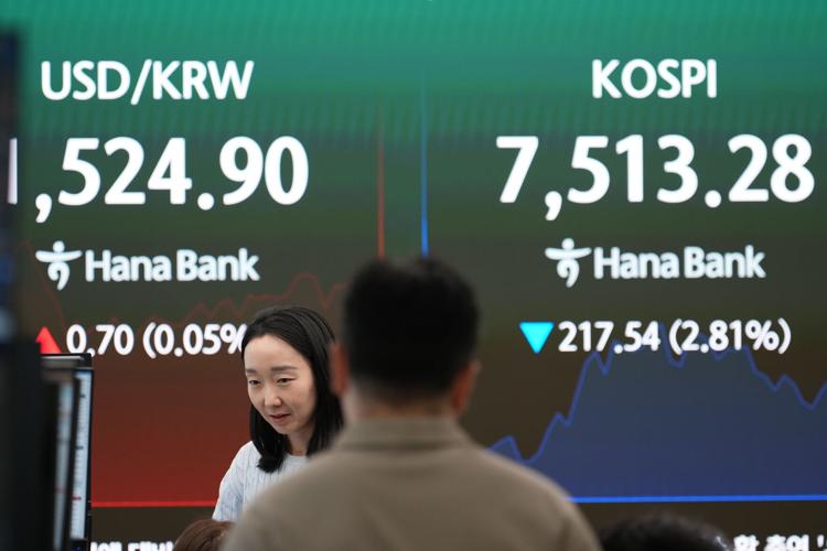 Asian shares slip after another sell-off of AI stocks on Wall St, while ...