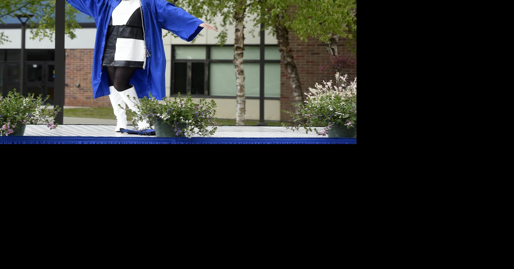 Resilient Raiders graduate from U-32 | Pandemic 2020 | timesargus.com