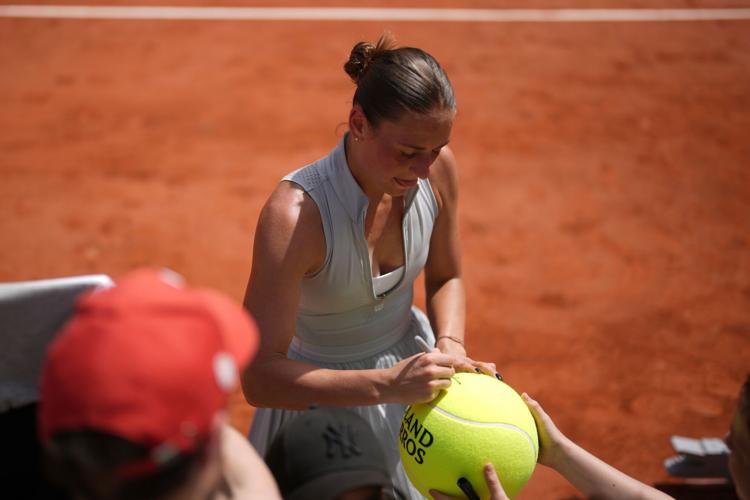Tearful Kostyuk reaches French Open 2nd round and speaks of missile ...
