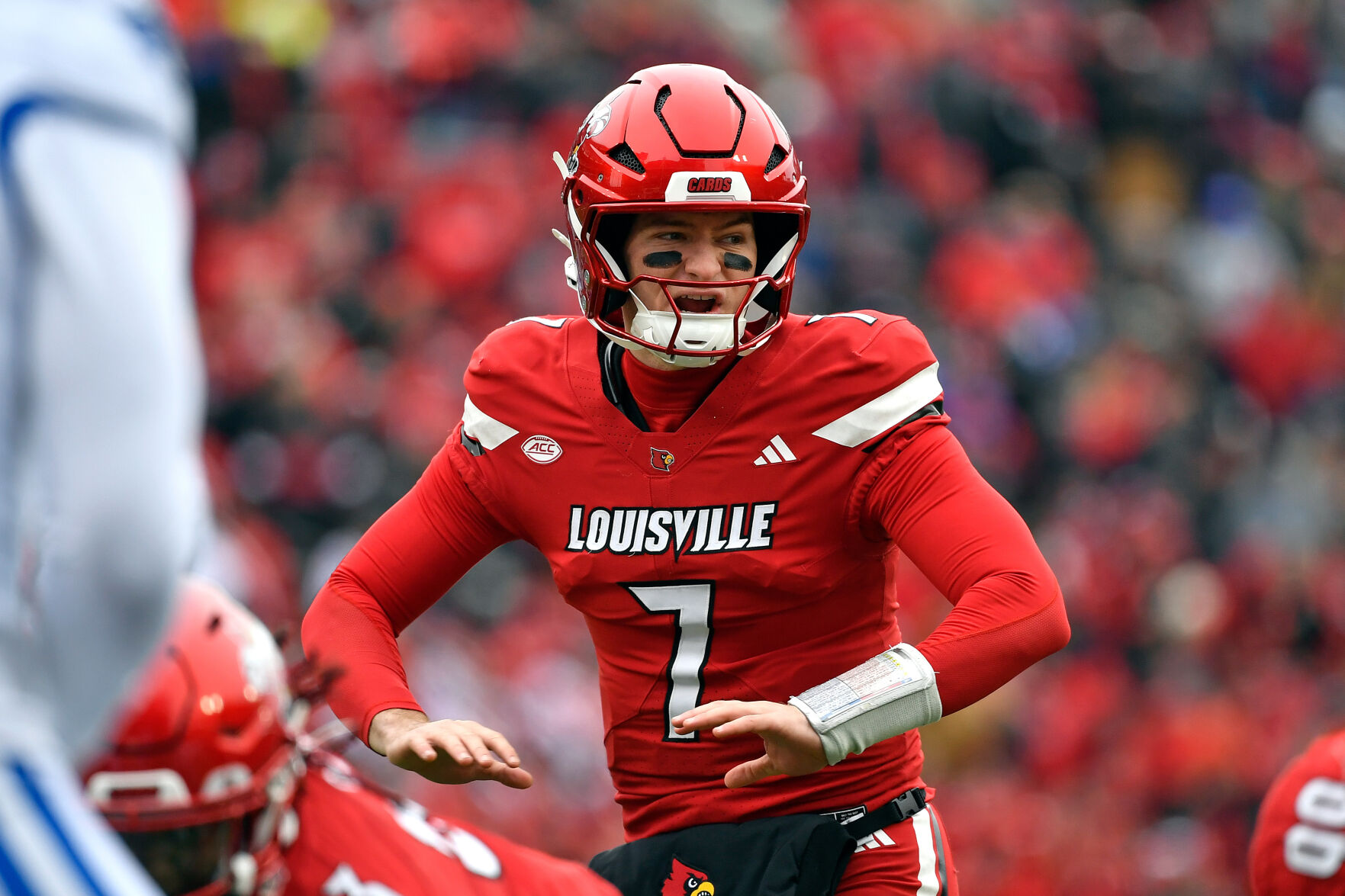 Miller Moss throws for 2 TDs, Louisville holds off Toledo 27-22 in Boca ...