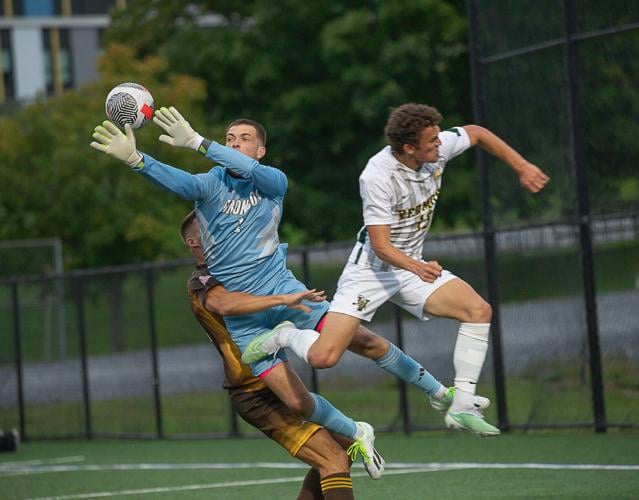 Vermont men prevail in opener | Slider | timesargus.com