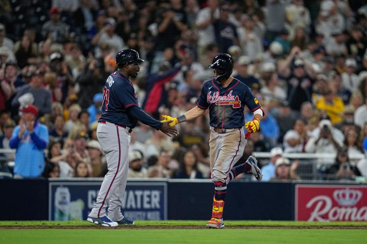 Machado hits a 10th-inning RBI single, lifting Padres past Braves 7-6 ...