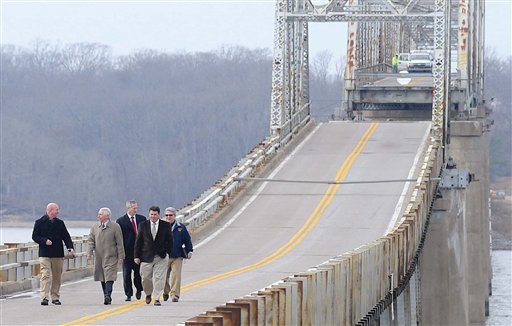 Beshear says restoring traffic across Kentucky Lake among highest ...