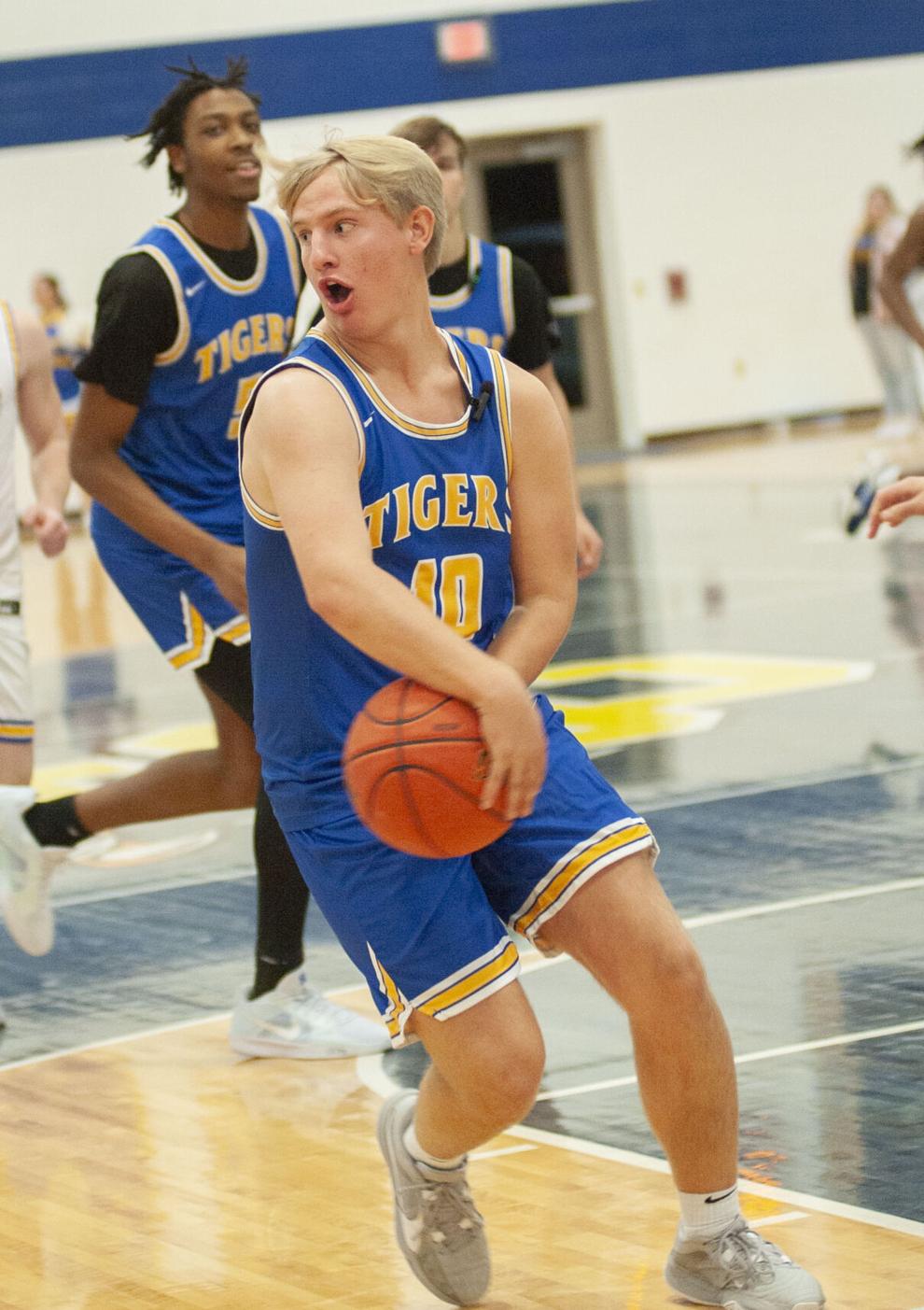 Caldwell Tigers win season opener over Murray Tigers | Sports ...