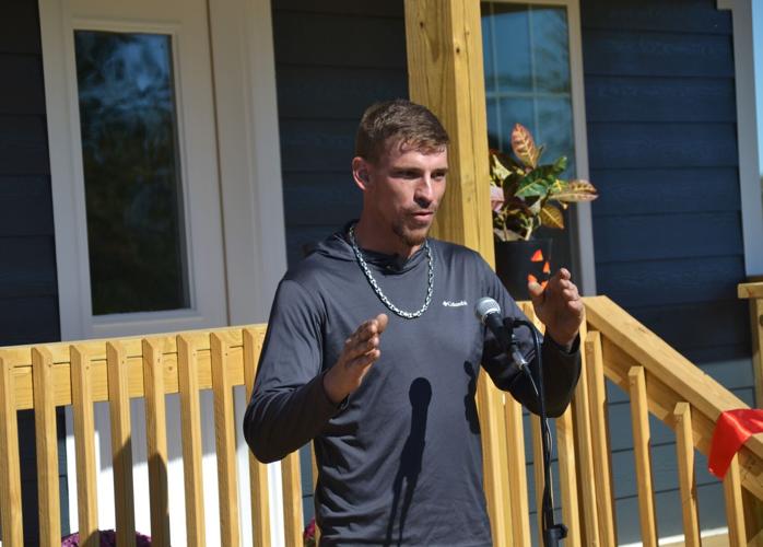 Dawson Springs man receives keys to his new home | News | timesleader.net