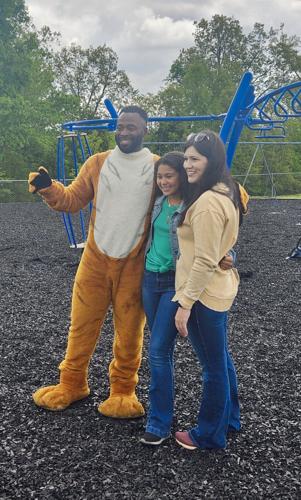 Soldier surprises daughter with homecoming | News | timesleader.net