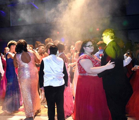 PHOTO SLIDESHOW: Fairmont Senior prom | News | timeswv.com