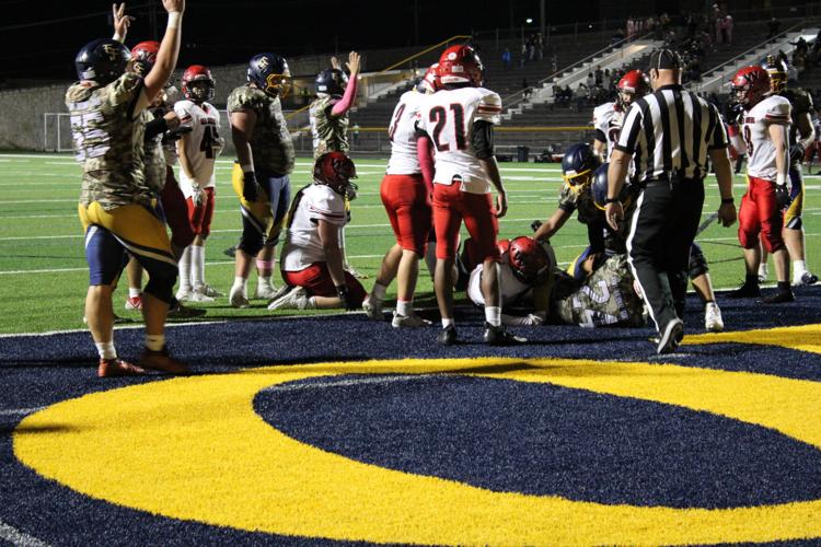 Bees break losing streak with 35-22 win over Red Raiders | High School ...