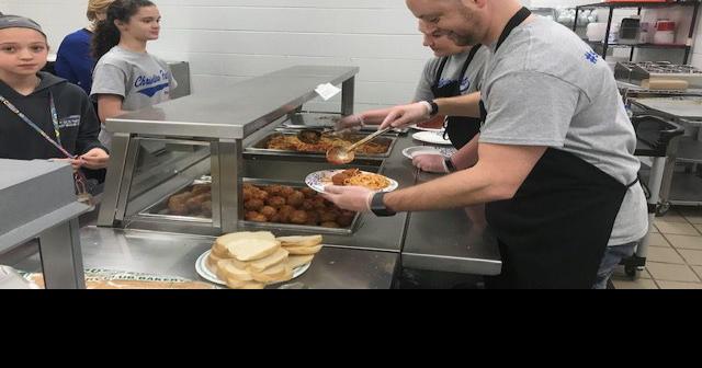 Hundreds show support for EFMS teacher Christina Buckner Drainer ...