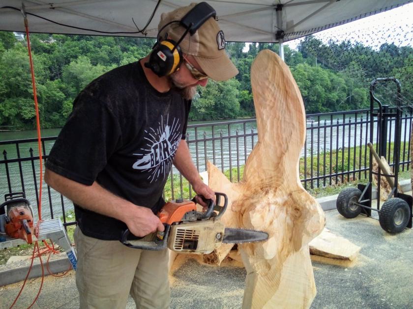 Chainsaw carver delights attendees | News | timeswv.com