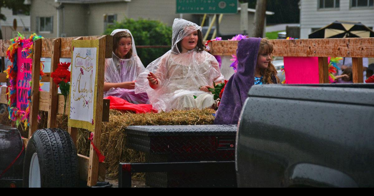 Despite storm, ‘good show’ of parade starts Paw Paw District Fair ...
