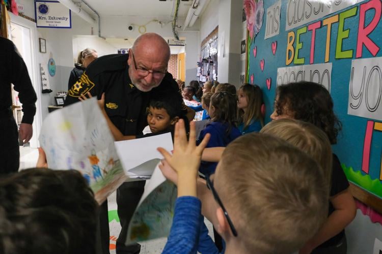 White Hall Elementary students honor police officers | Local News ...