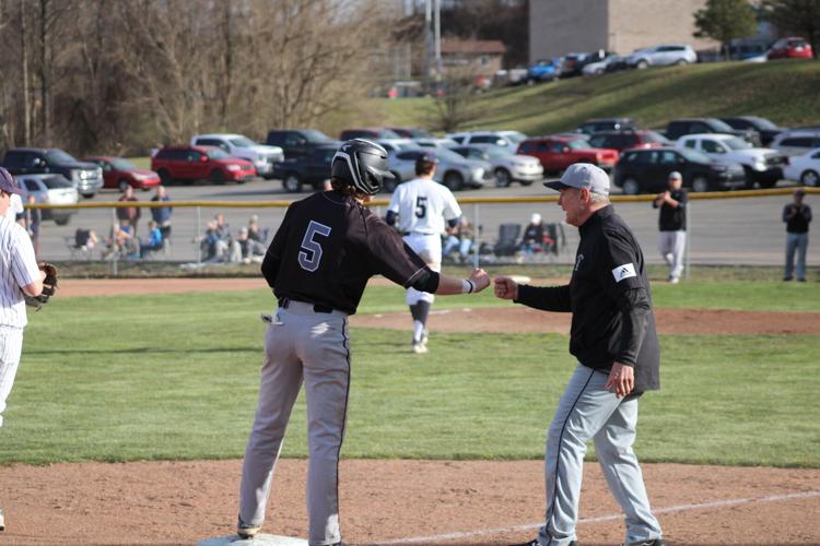 Bees sixth inning rally takes down Huskies | High School Sports ...