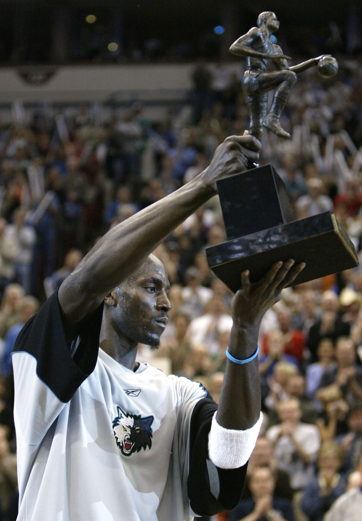 After years of estrangement, Kevin Garnett will reunite with ...