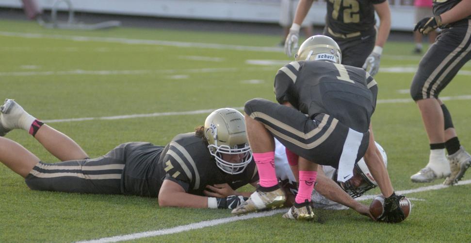 Murphy, Huskies find peak offensive rhythm in 45-22 win over Lincoln ...