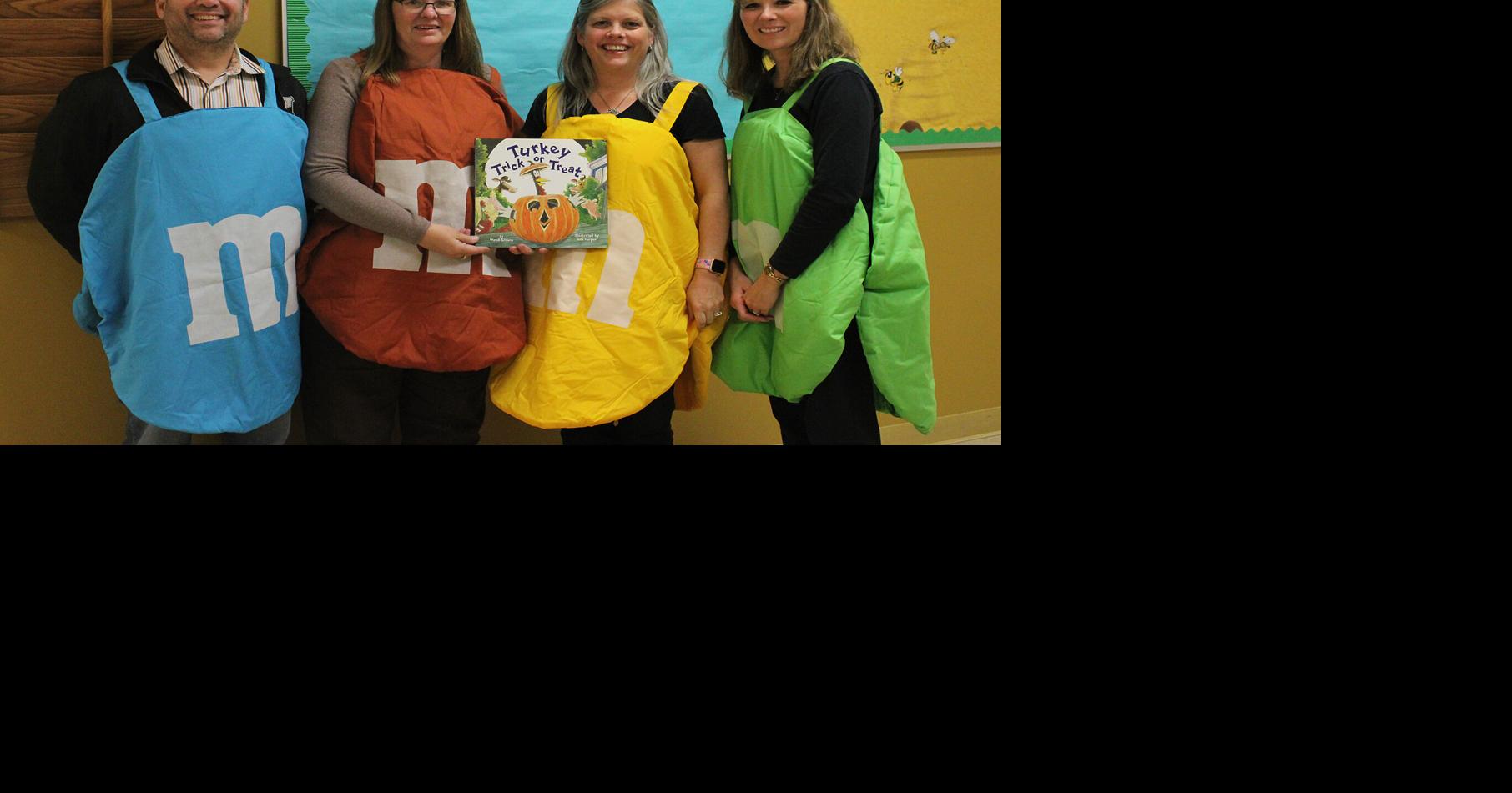 Childrens book illustrator teaches Title I recipients how to draw ...