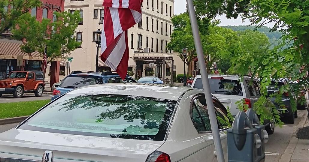 Chamber to exchange wooden flag poles for aluminum | Local ...