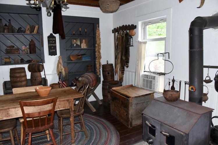 Primitive decor gives insight into original house | Local | tiogapublishing.com
