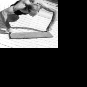 "World exercise champion” walks backward to help children | The ...