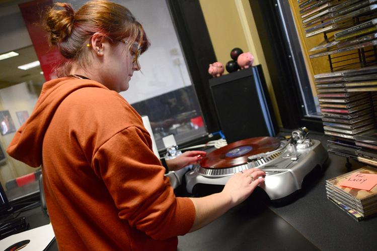 Students spinning wax: Vinylthon to be held at Comm U-Mansfield | Local ...