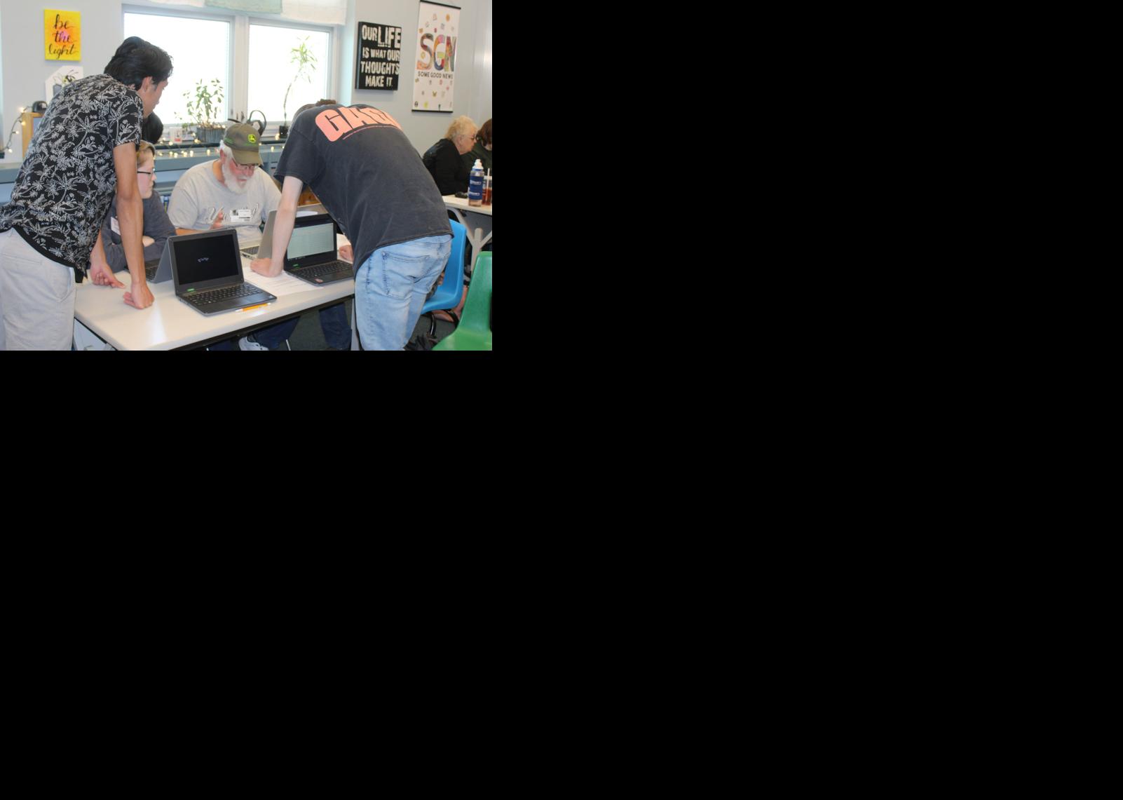 A class act: Seniors 2 Seniors pairs students, senior citizens ...